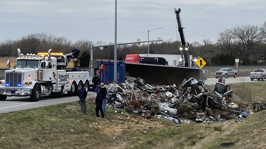 Semi trash hauler loses load on Carl Junction roundabout | Joplin News ...