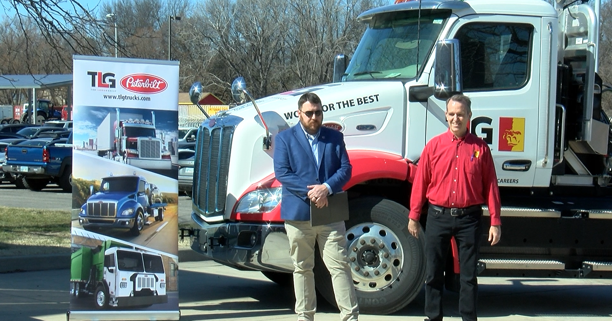 PSU receives a brand new Peterbilt 579 EV Truck for their Automotive ...