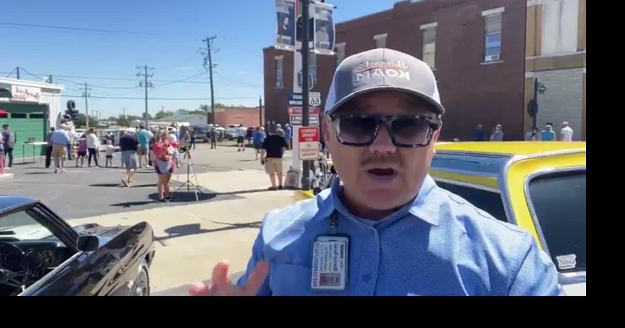 Live: 22-foot tall Texaco man giant arrives to Gearhead Curios in ...