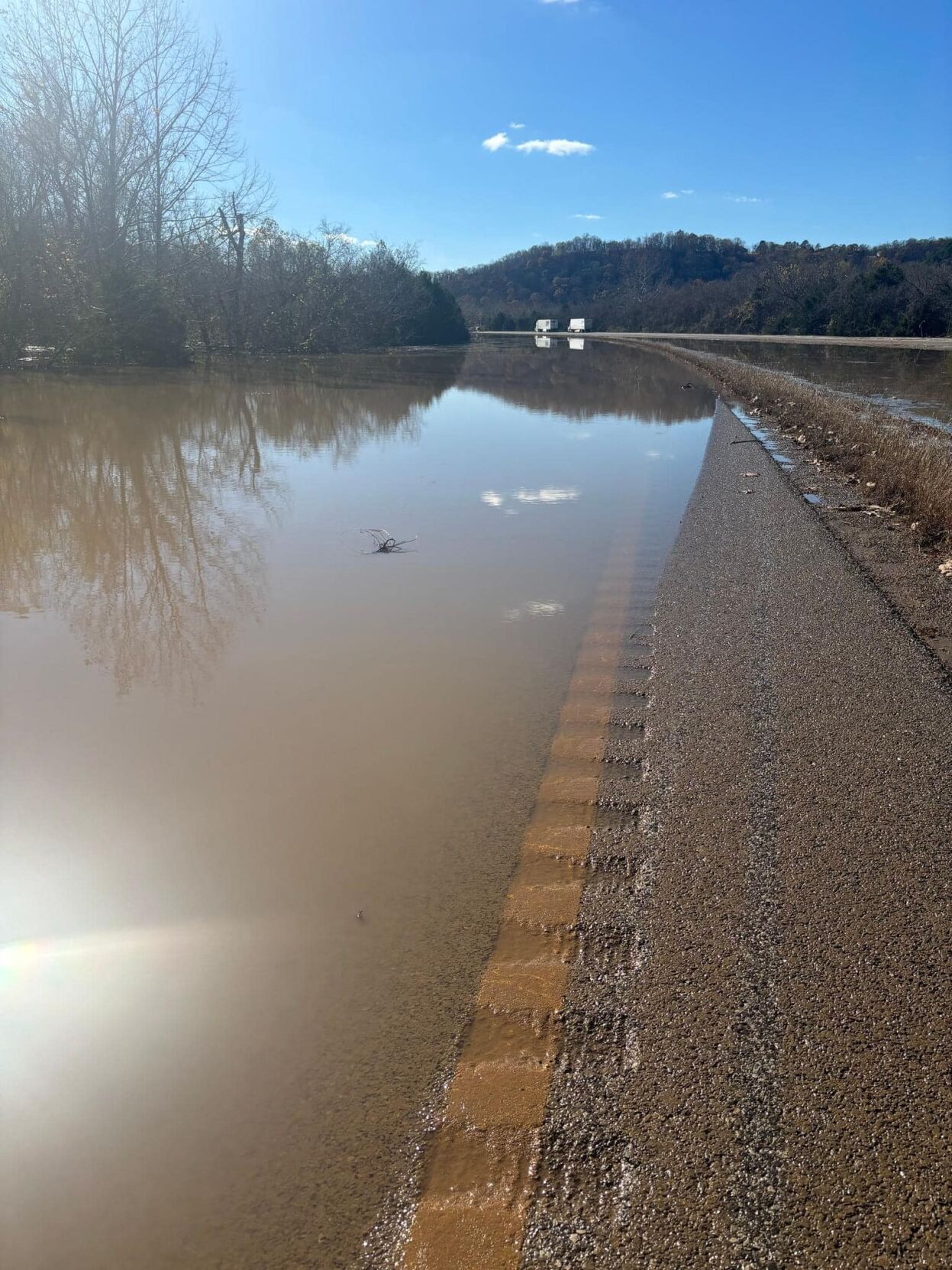 I-44 closes both directions as Gasconade River floods over interstate ...