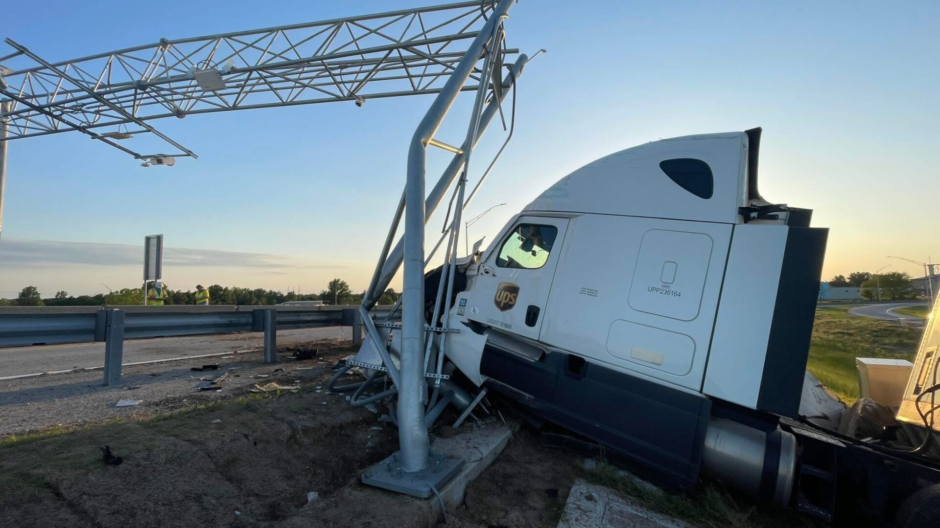 Semi crashes into LPR gantry at Miami, I-44 ramps have reopened ...