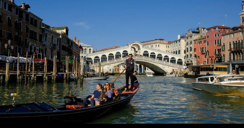 Venice tourist holds worker hostage in currency exchange | Lifestyle ...