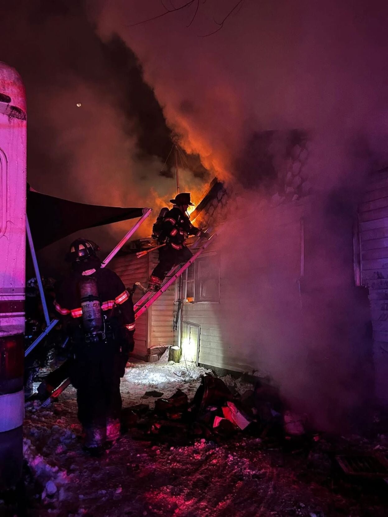 Columbus Fire Rescue assist Galena Fire and Lola Fire, 2 fully-involved ...