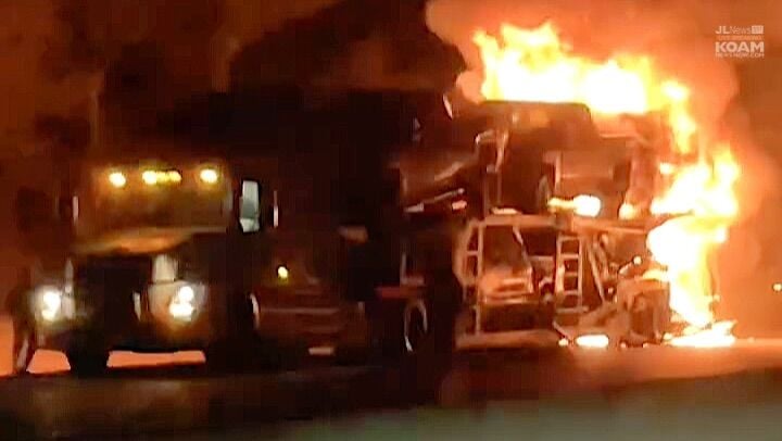 I-44 crash, two semis, huge flames block all lanes near Big Cabin ...