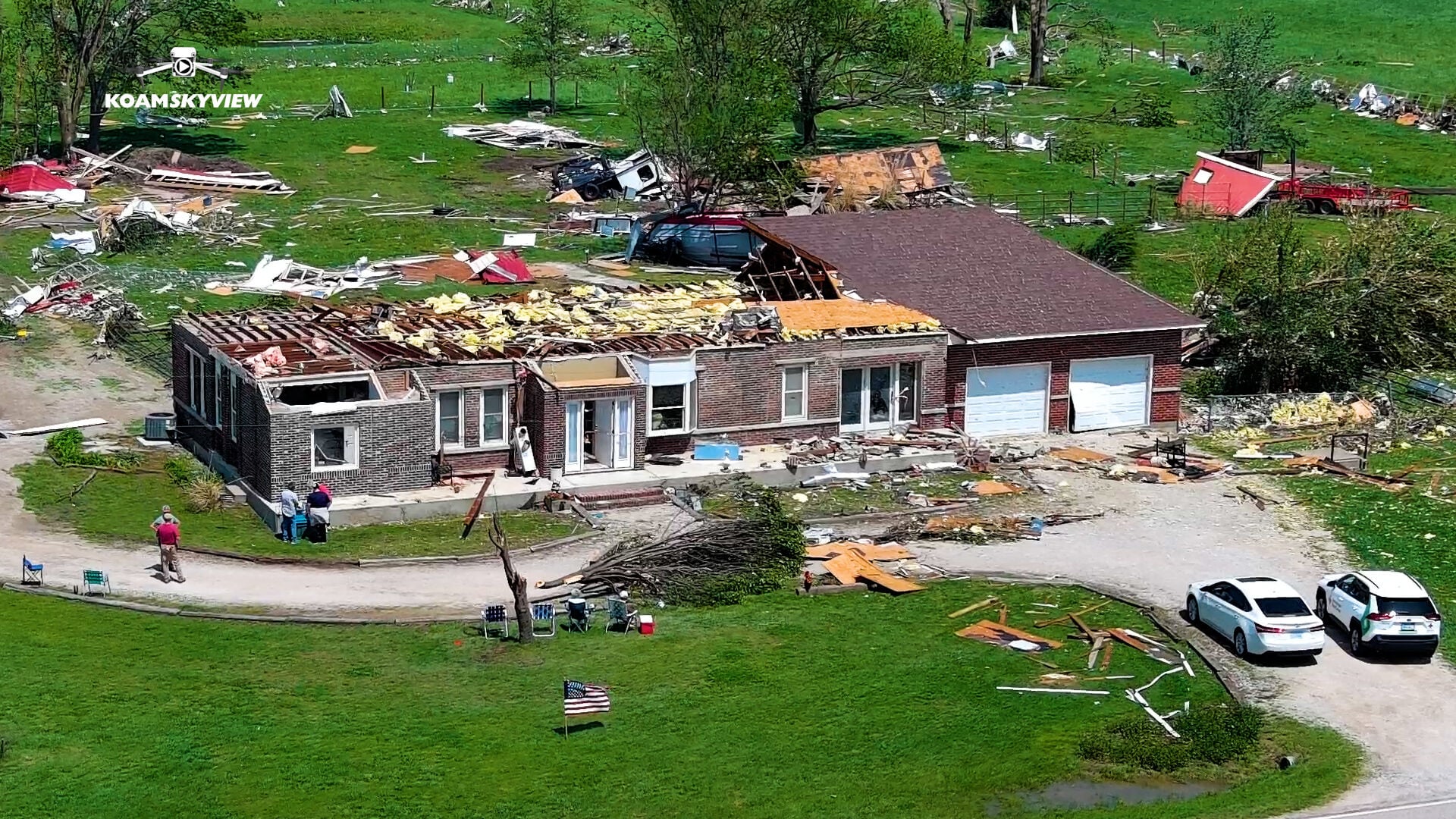 Tornado damages 8 structures in Sycamore, community rallies to help ...