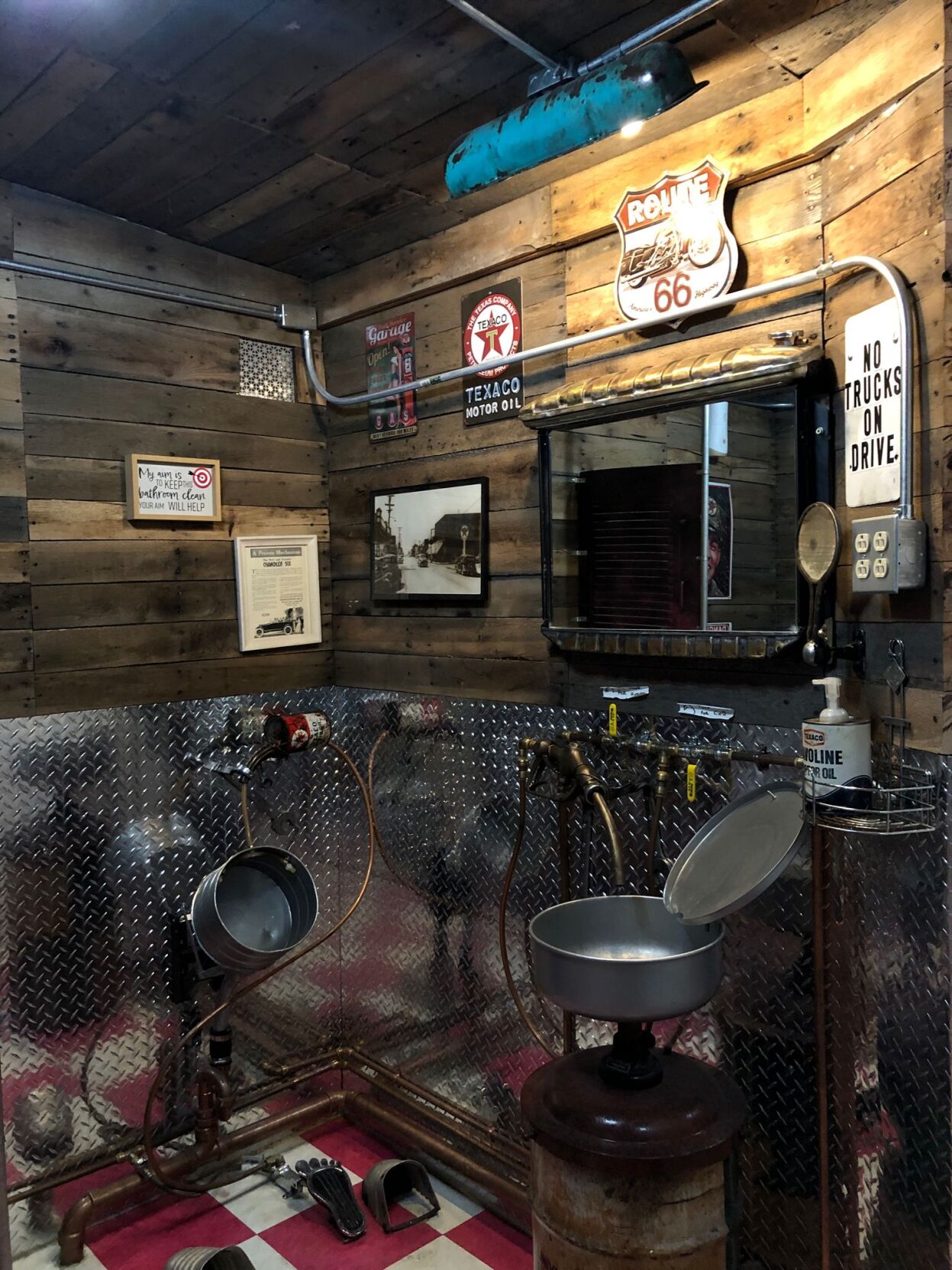 Gearhead Curios: time travel haven on Route 66 celebrates Retro Day ...