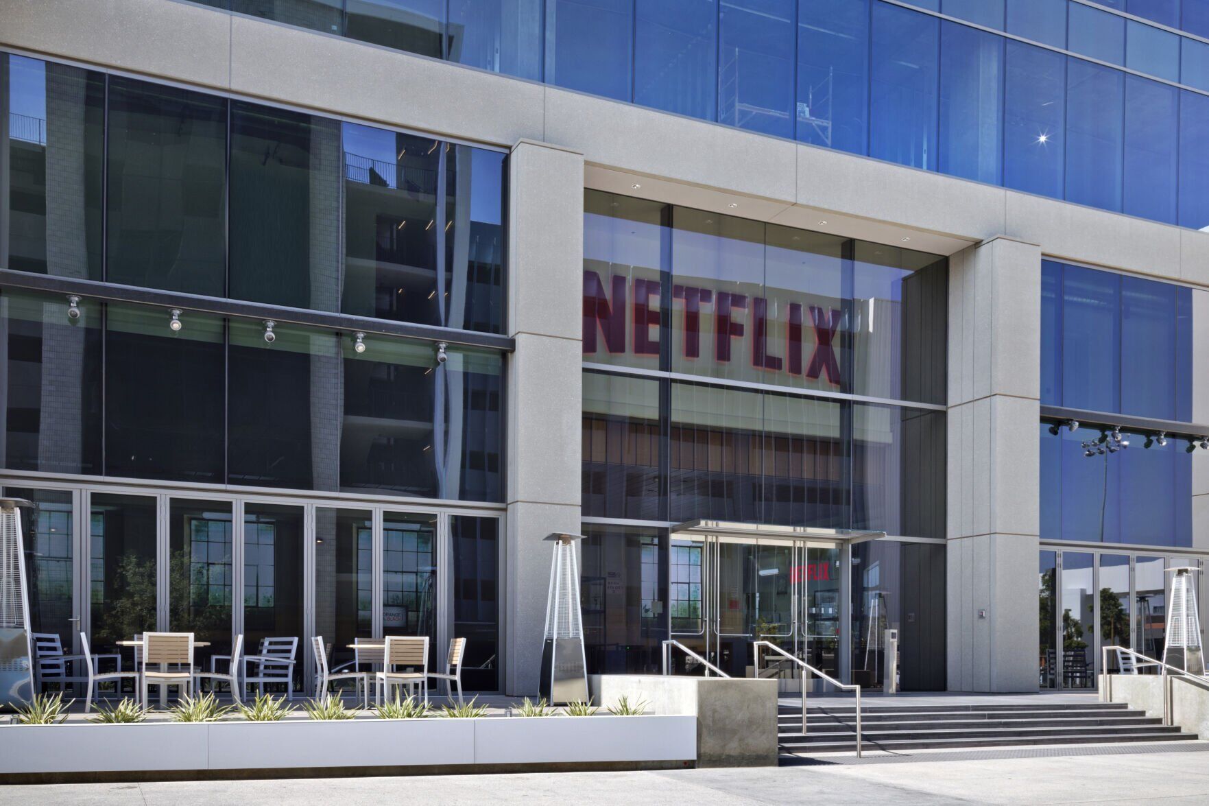 What to know about Netflix, Paramount offers for Warner Bros | Top ...