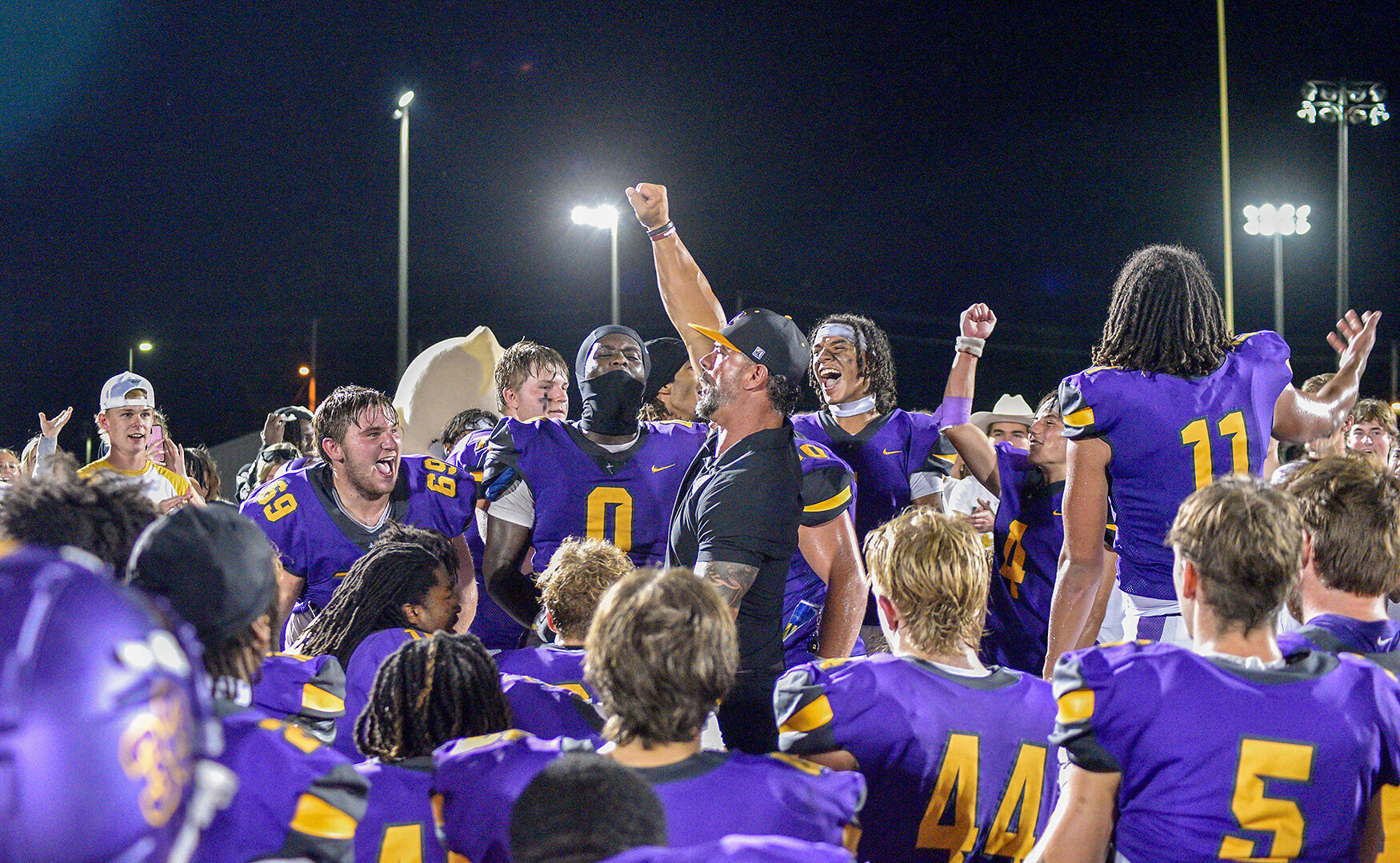 Hickman coach aiming to let the ‘DAWG’ out | Hickman High School | komu.com