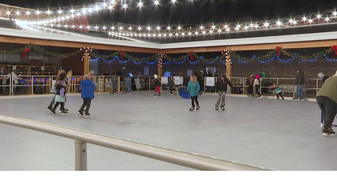 Moberly ice rink opens for holiday season | Mid-Missouri News | komu.com