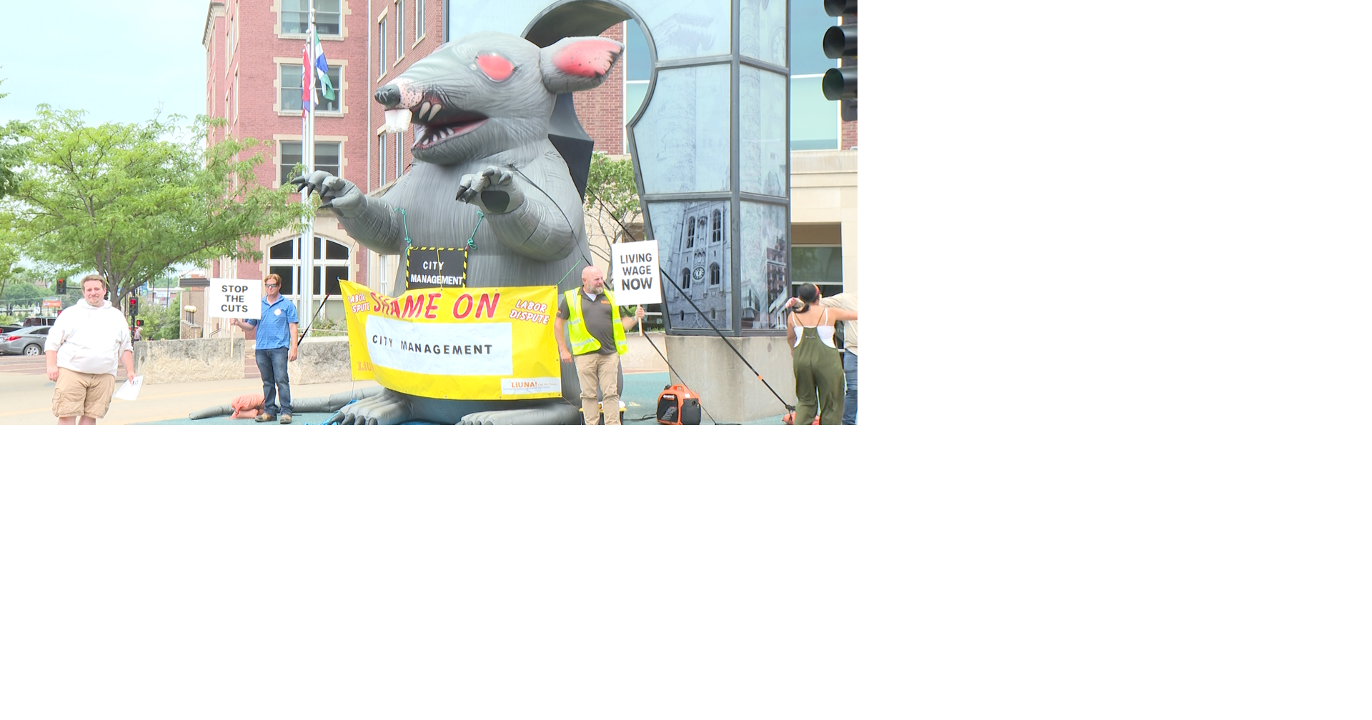 Union city workers protest outside Columbia City Hall for higher wages ...