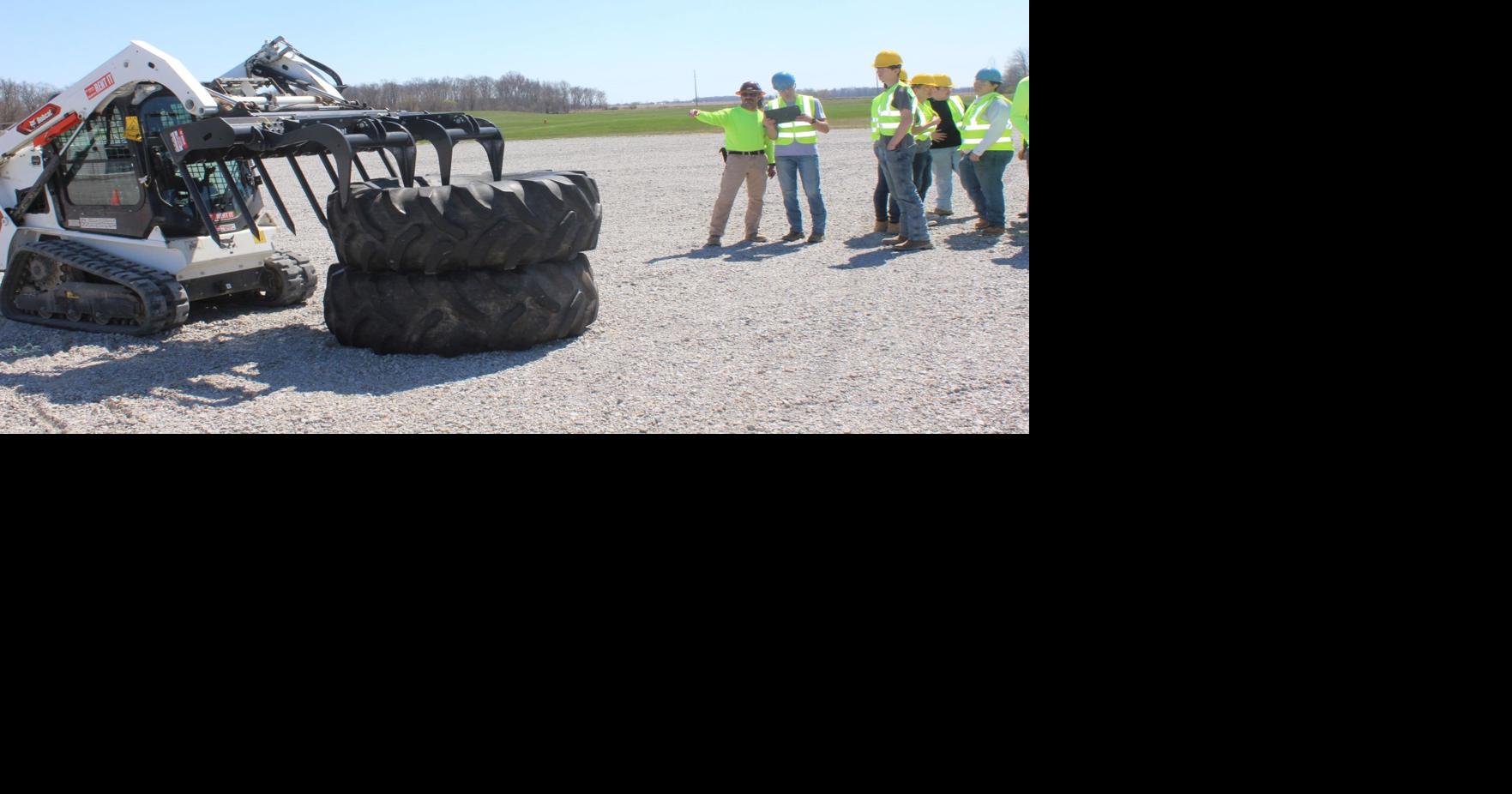Construction class introduced to high-tech loader | Garrett Clipper ...