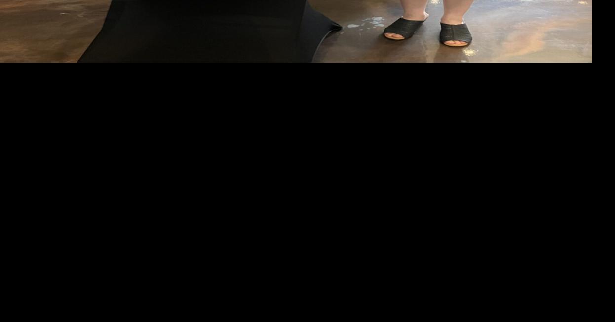 Purses in action - purse raffle raises funds for women and kids ...