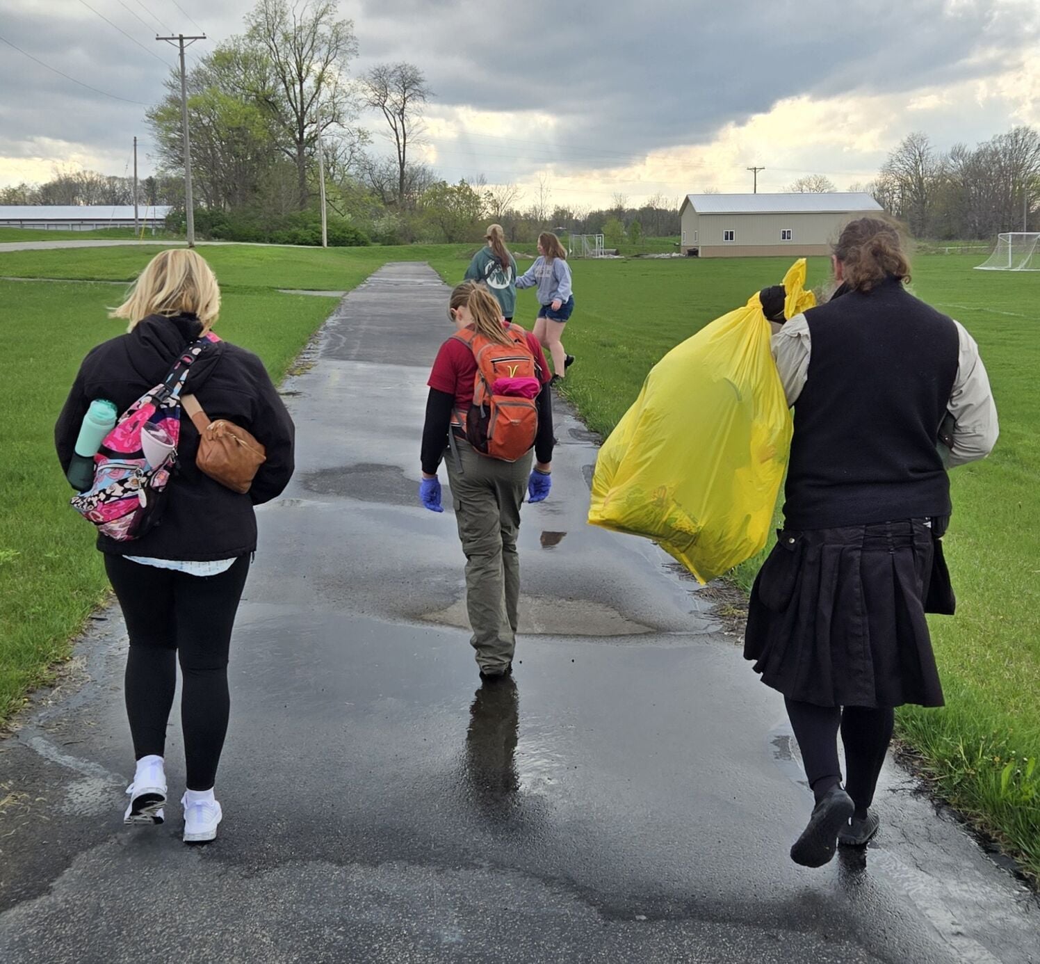 Scouts hike, pick up trash | Thestar | kpcnews.com