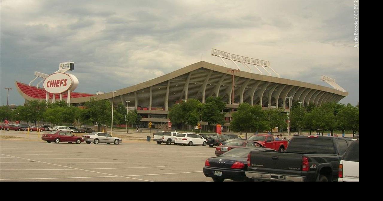 Kansas City Chiefs to distribute survery to help decide stadium debate ...