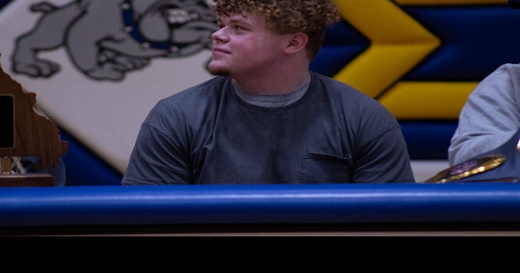Bulldog's Ethan Bailey signs NLI with Iowa Central | Sports | kq2.com