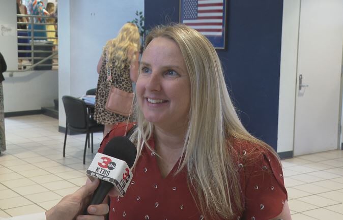 New Bossier Parish teachers get a hero's welcome | News | ktbs.com