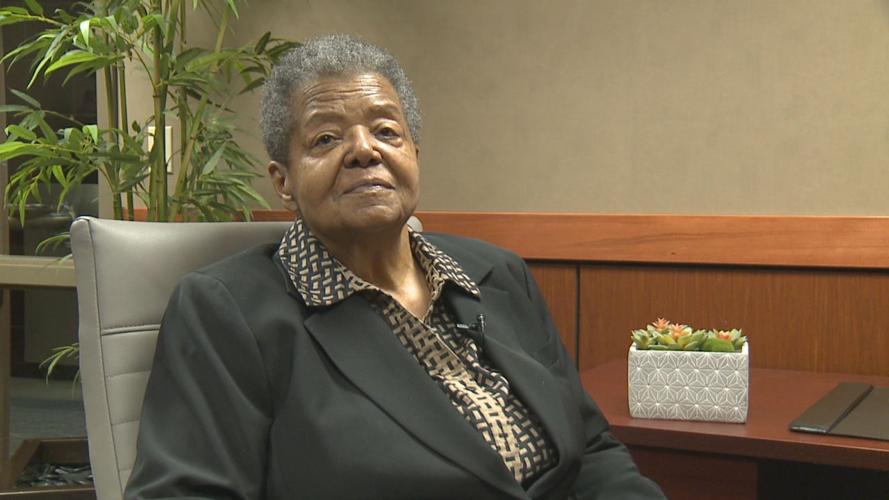 Little Rock 9 student who broke barriers of desegregation stands up to ...