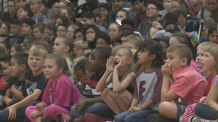 Pro wrestlers rallying against bullying at Waskom Elementary and Middle ...