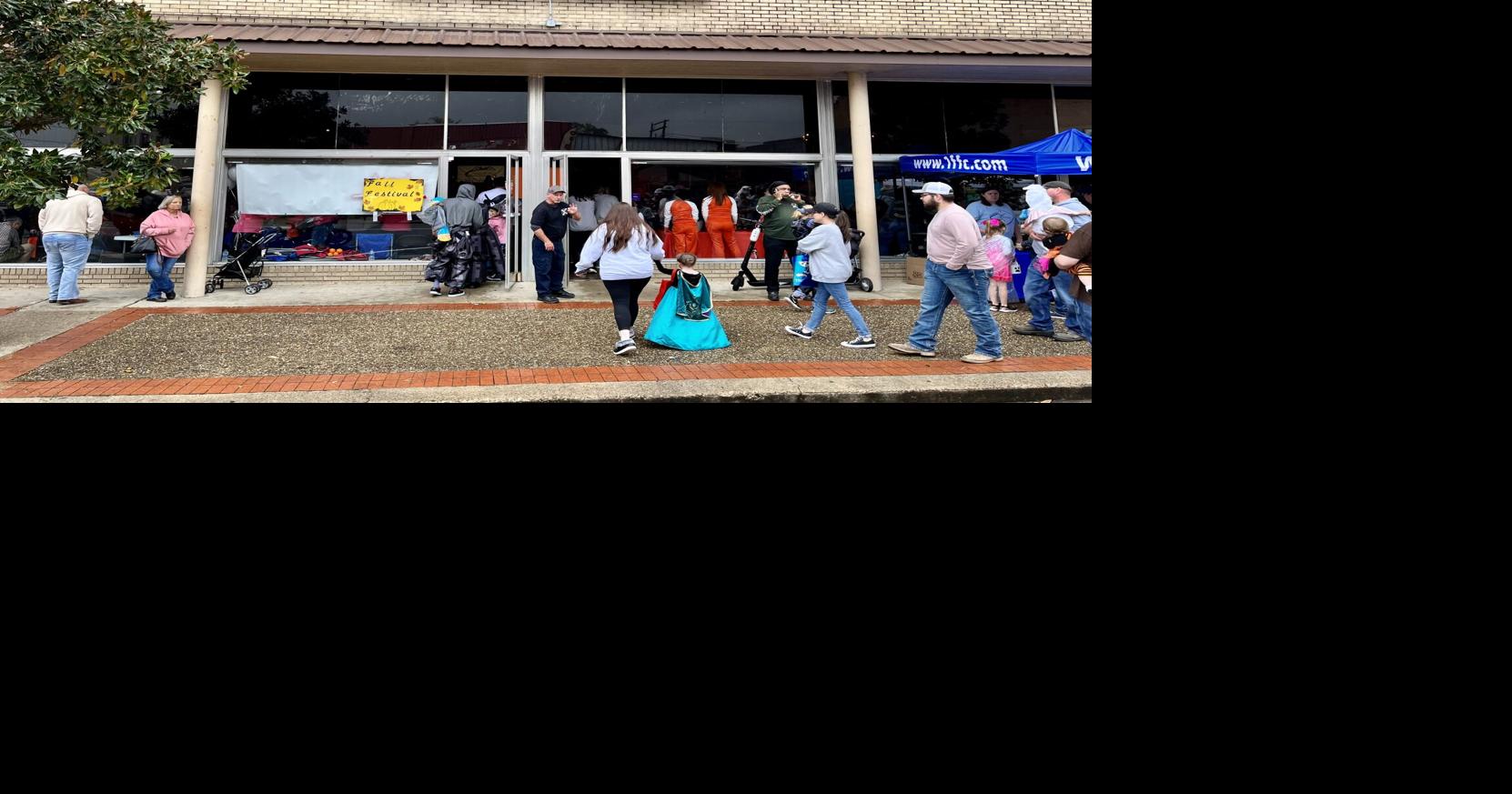 Crossties Venue hosts crowd at Fall Festival despite drizzling rain | News | ktbs.com