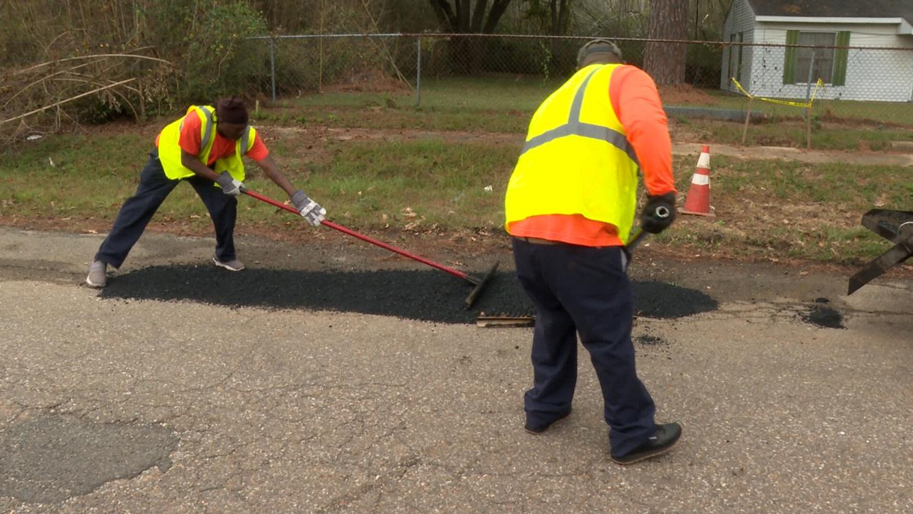 Pothole Patrol: Shreveport's repair crews | Pothole Patrol | ktbs.com