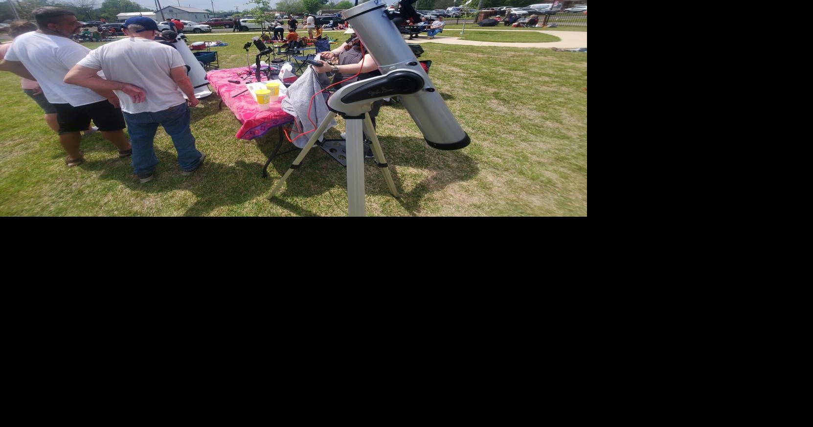 Community comes together under eclipse in Idabel | Community | ktbs.com