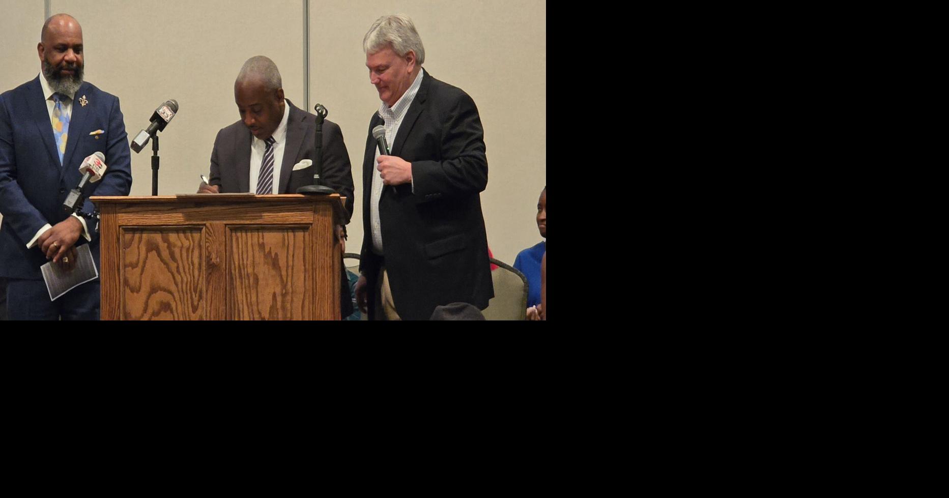 Mayor Ronnie Williams Jr. takes oath of office for Natchitoches | Local ...