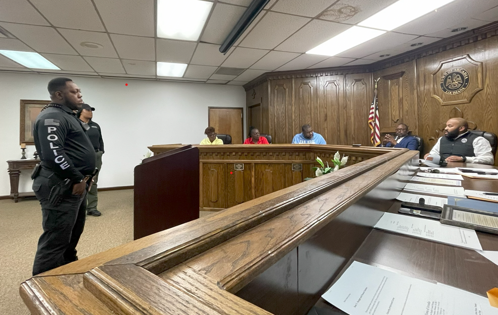 Arcadia mayor's first meeting after arrest finds him at odds with ...