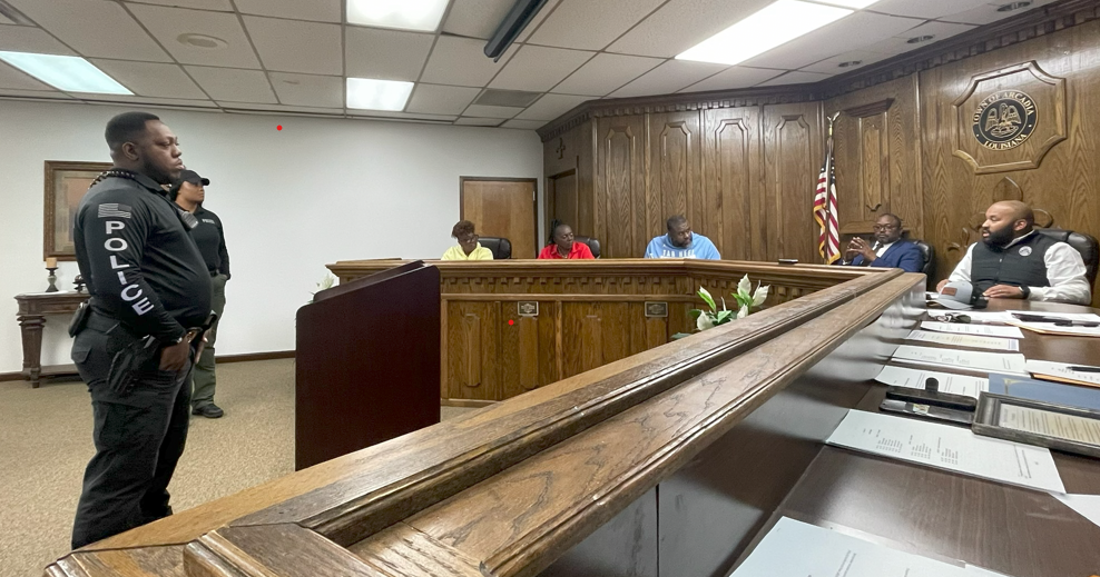Arcadia mayor's first meeting after arrest finds him at odds with ...