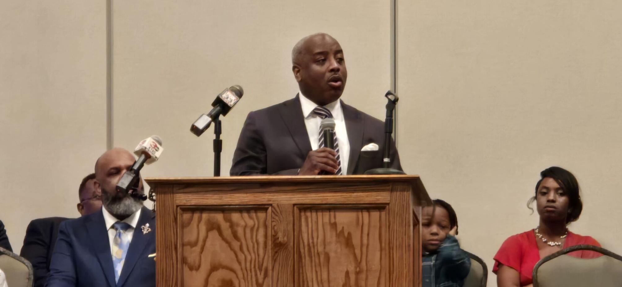 Mayor Ronnie Williams Jr Takes Oath Of Office For Natchitoches Local