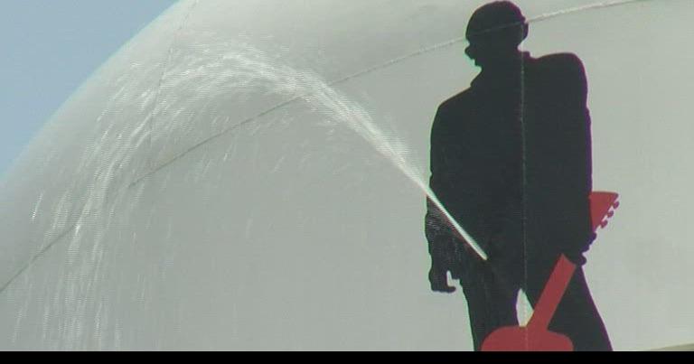 Johnny Cash water tower leaking after shot in crude spot | News | kvoa.com