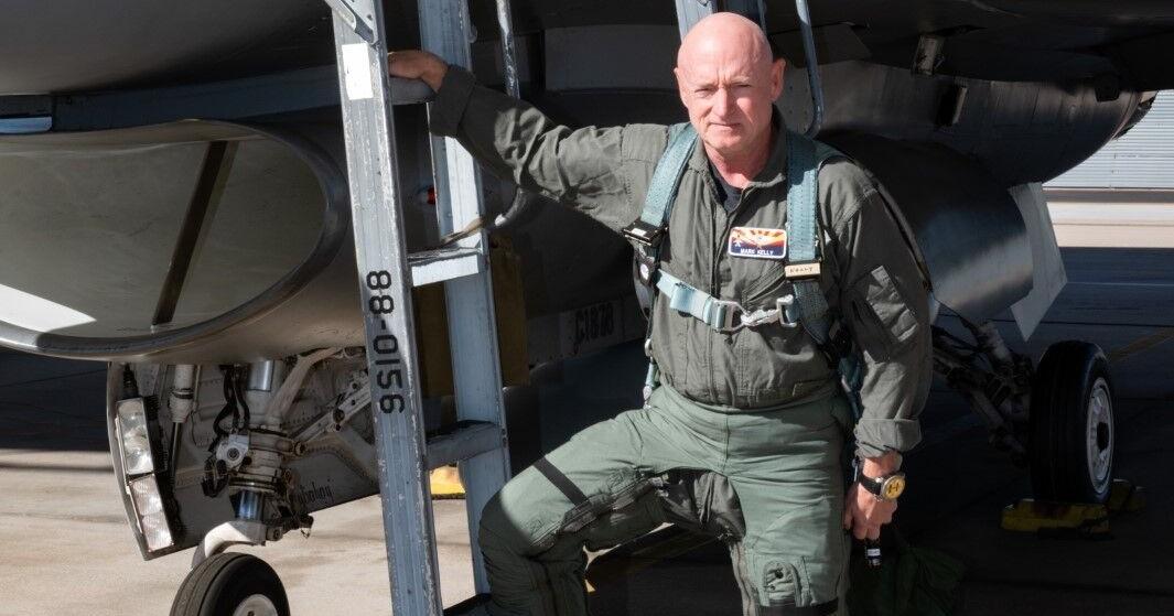 Sen. Mark Kelly flies with Ukrainian pilots in Tucson | News | kvoa.com