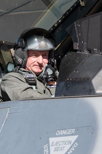 Sen. Mark Kelly flies with Ukrainian pilots in Tucson | News | kvoa.com