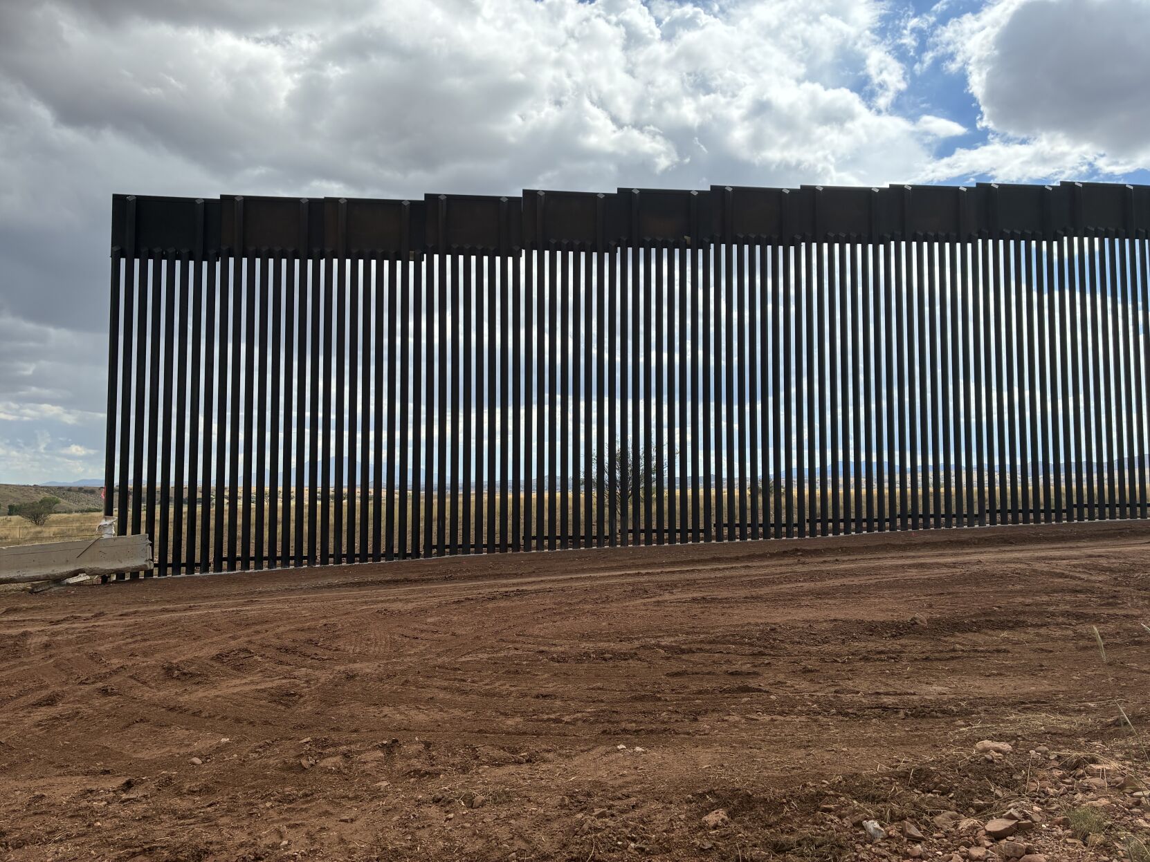 First piece of 24 mile border wall is now up south of Sonoita | Local ...
