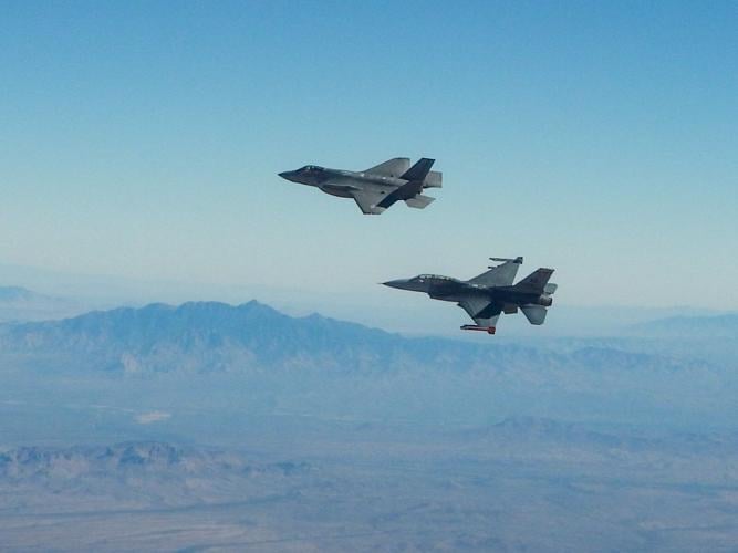 Sen. Mark Kelly flies with Ukrainian pilots in Tucson | News | kvoa.com