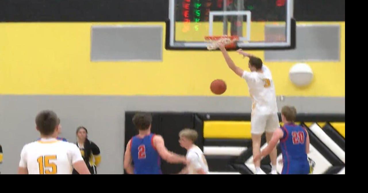 Center Point-Urbana holds off Decorah 55-51 | Sports | kwwl.com