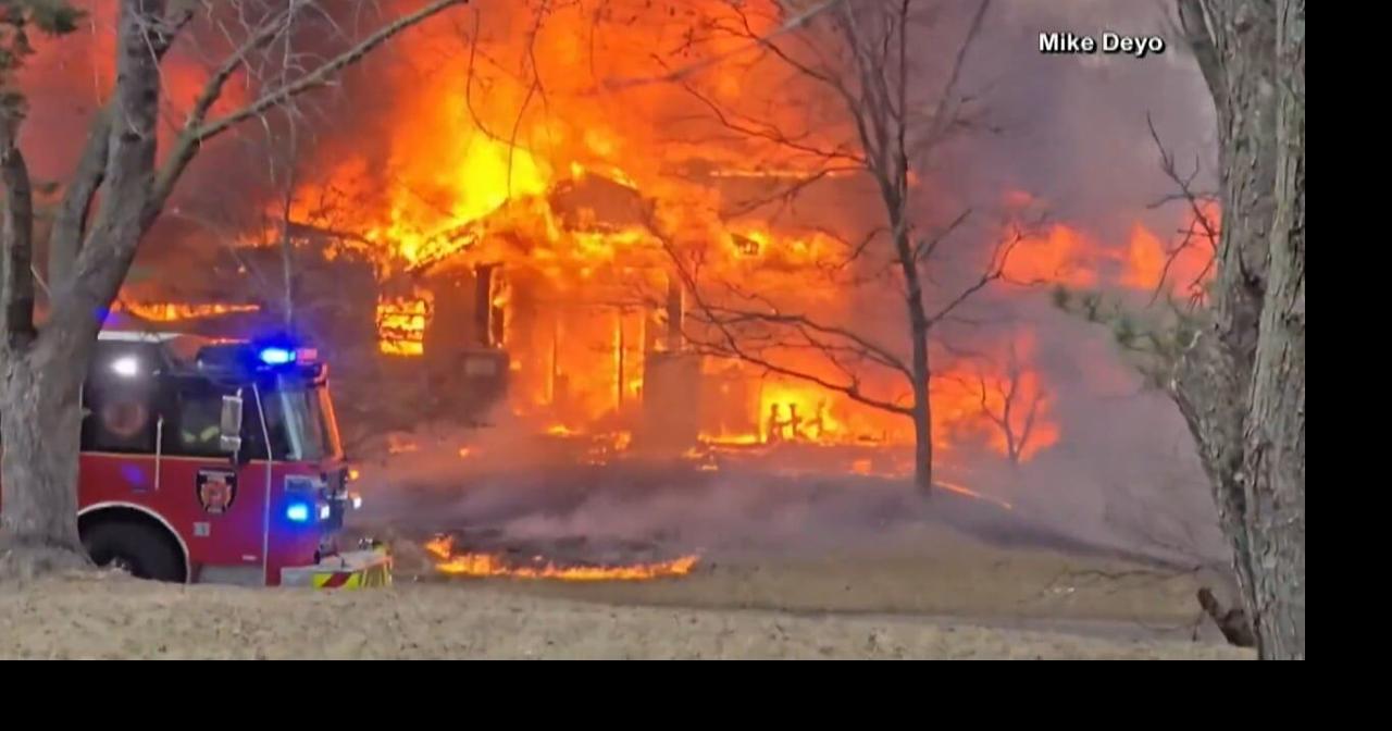 No Survivors Small Plane From Iowa Crashes In Minneapolis Suburb