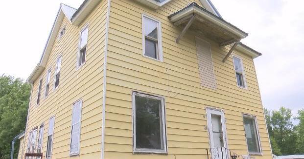 Oelwein to demolish dozens of houses, gives two to fire department ...