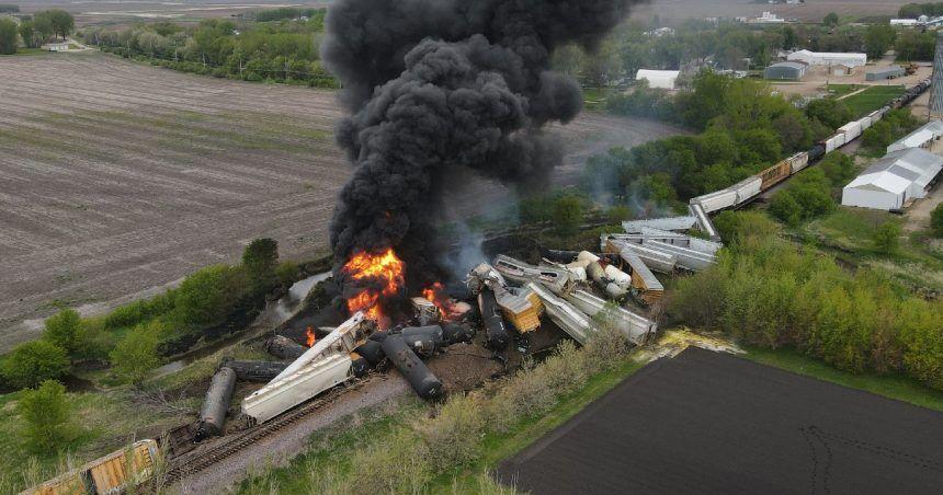 Bridge collapse south of Sibley causes train derailment | News | kwwl.com