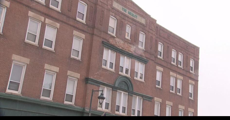 Residents evacuated from historic Oelwein building after bricks fall ...