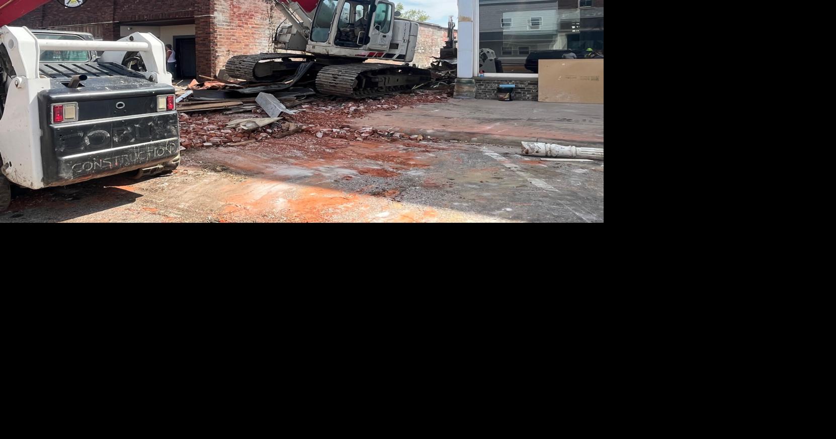 Excavator accident results in no injuries during demolition work in ...