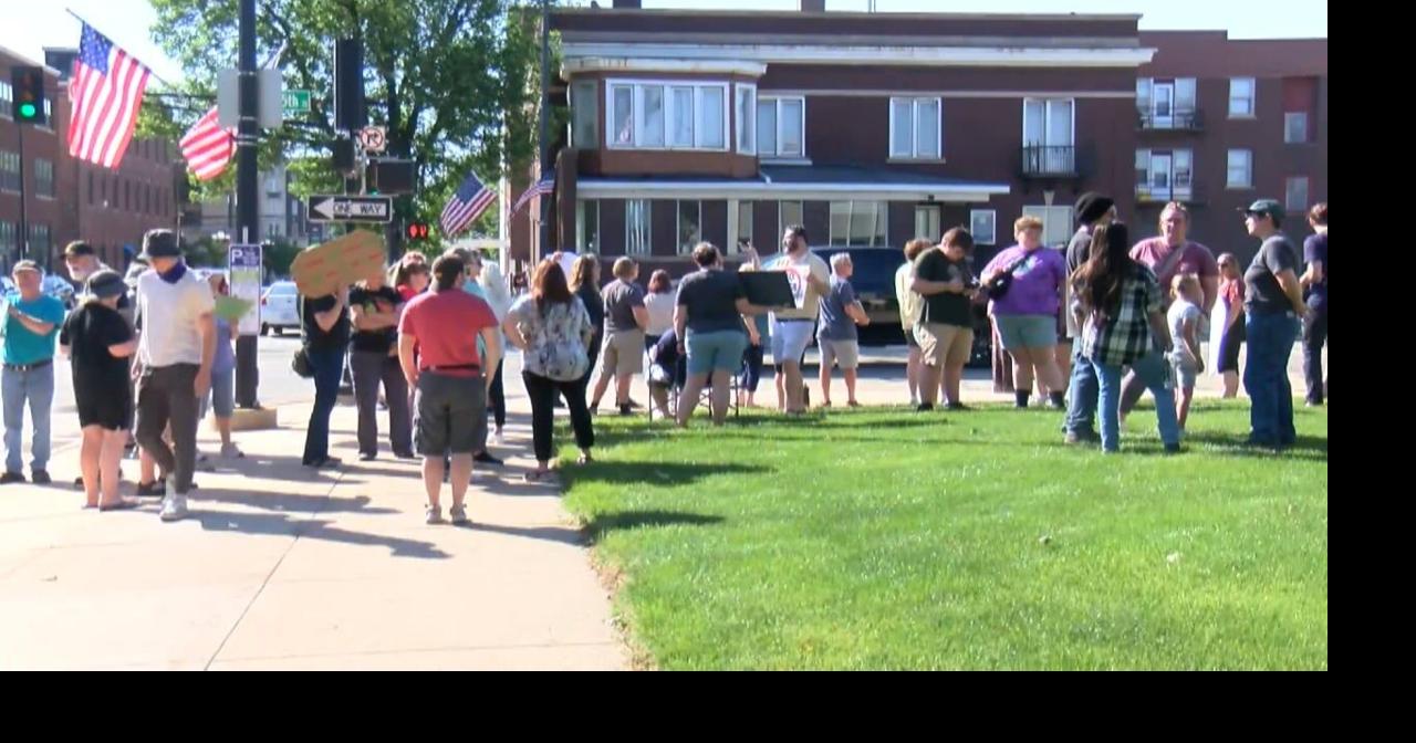 Waterloo data center plan sparks protest at city hall | News | kwwl.com