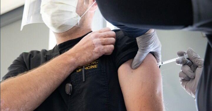 UIHC ER nurse is first to get COVID-19 vaccine in eastern Iowa ...