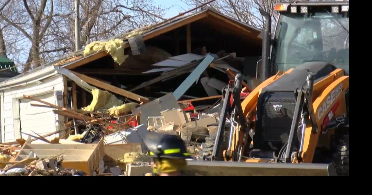 One dead, one injured in Waterloo house explosion | Waterloo | kwwl.com