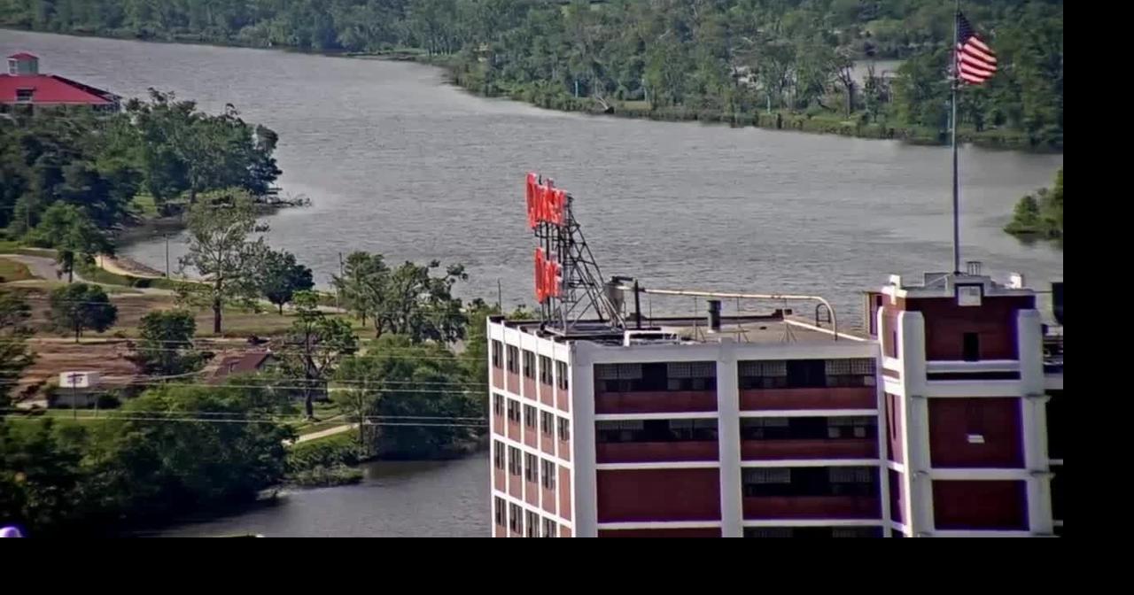 Quaker Oats sign returns to Cedar Rapids skyline after derecho damage ...