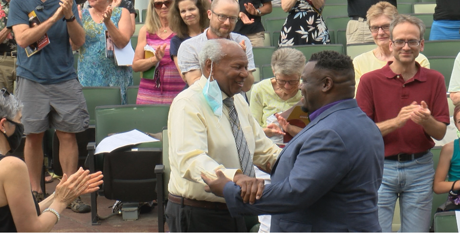 Opera singer and activist Simon Estes recognized at Juneteenth concert ...
