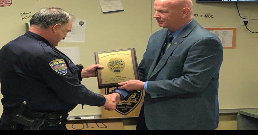 Dubuque police officer retires after nearly three decades | Dubuque ...