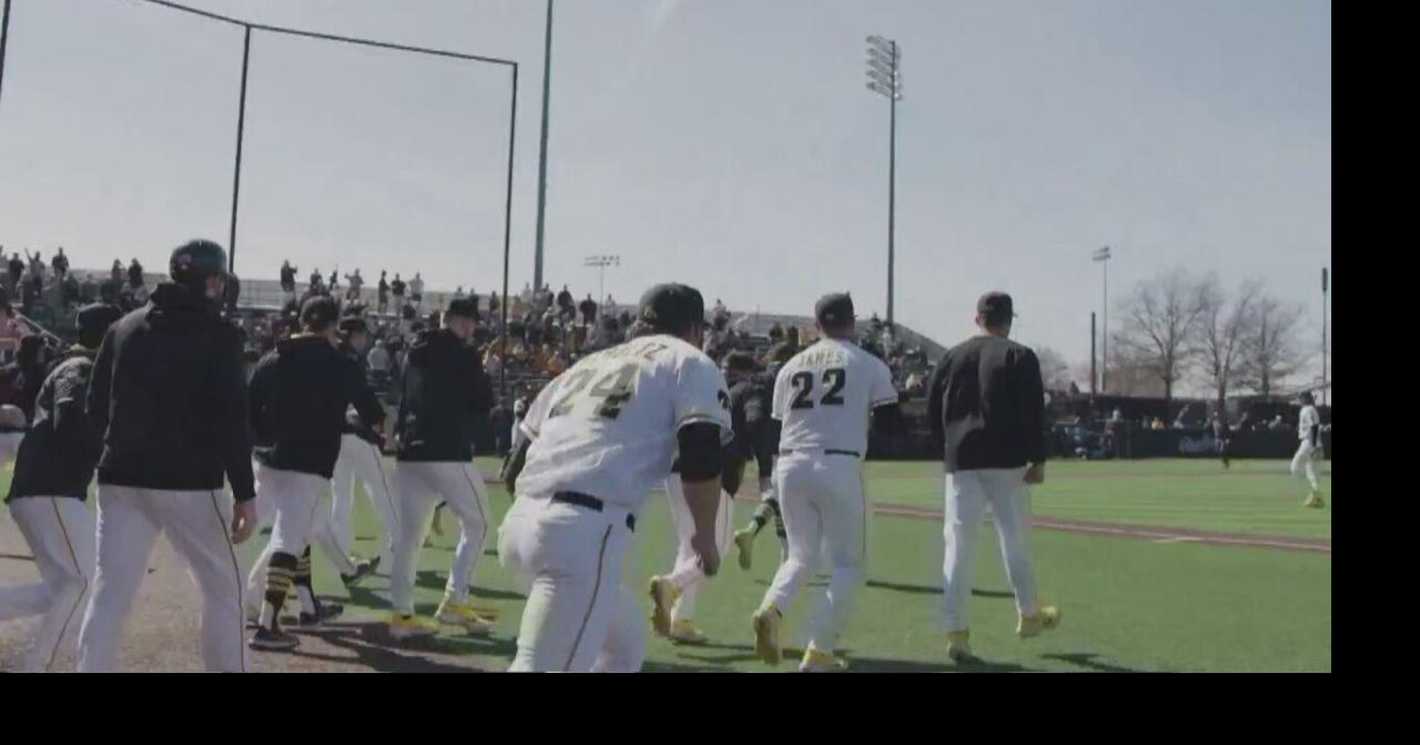 Hawkeyes top Illinois in series opener | Sports | kwwl.com