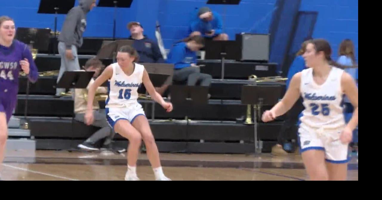 Top-ranked Dike-New Hartford cruises past AGWSR, 62-27 | Sports | kwwl.com