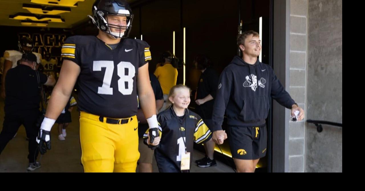 Meet this week's Kid Captain: Nataleigh Mochal | Sports | kwwl.com