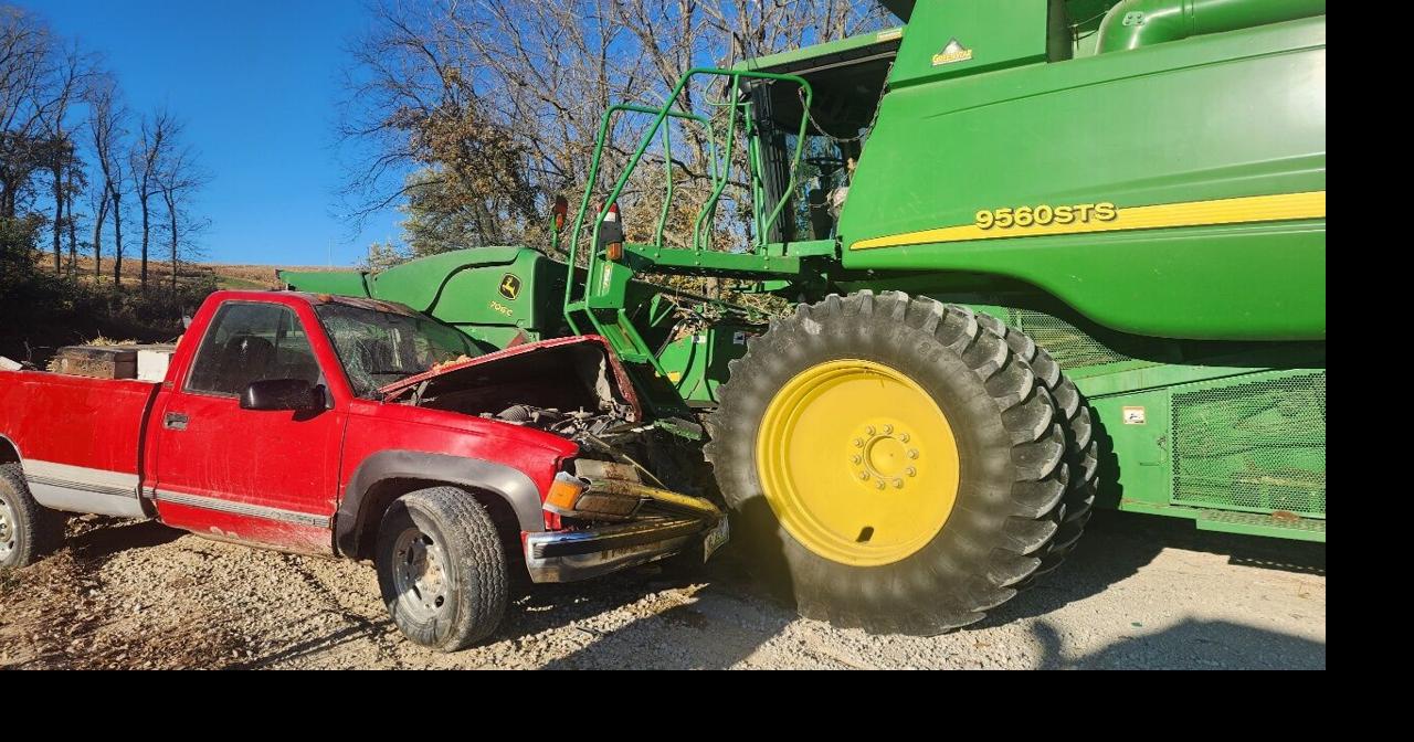 Minor injuries sustained in Fayette County combine crash | News | kwwl.com